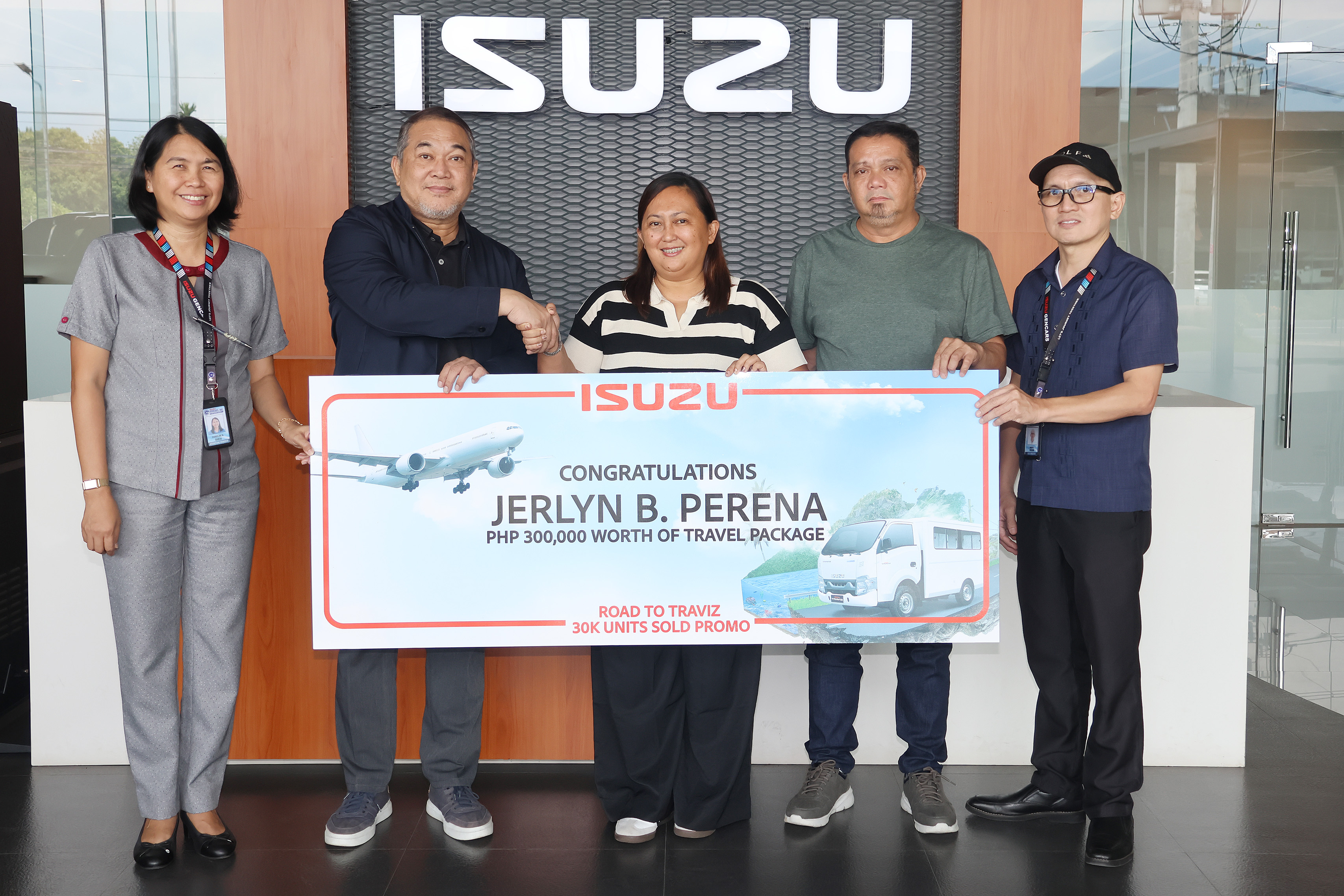 Isuzu Philippines Surpasses 30K TRAVIZ Units Sold, Awards Grand Travel Package to Lucky Customer